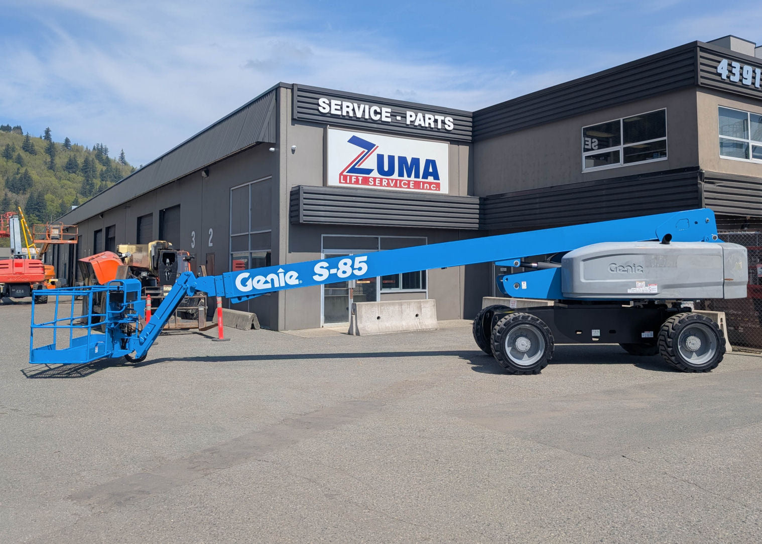 Genie Dual Fuel Boom Lift